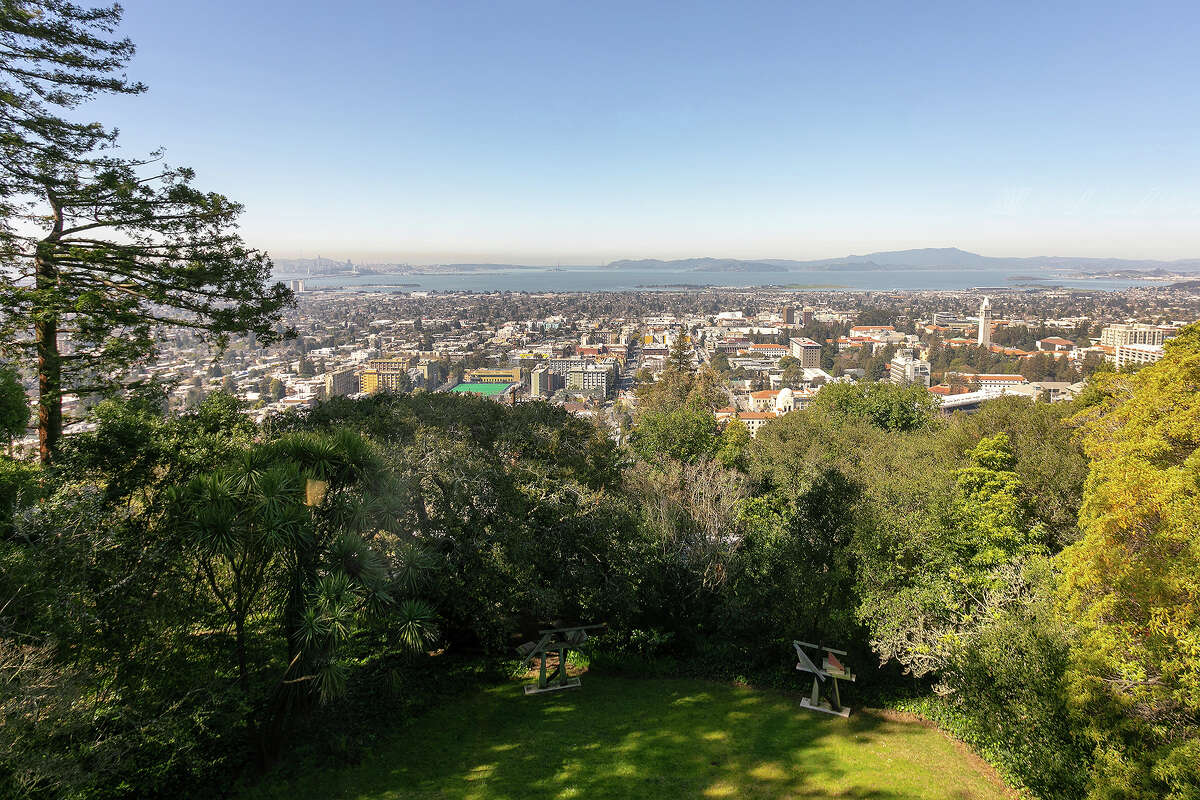A bathtub with a bay view? Berkeley home blends vintage and modern with ...