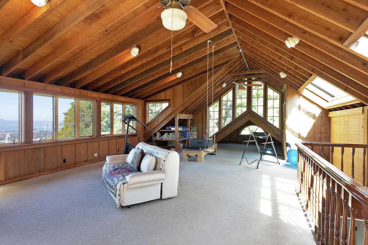 A bathtub with a bay view? Berkeley home blends vintage and modern with ...
