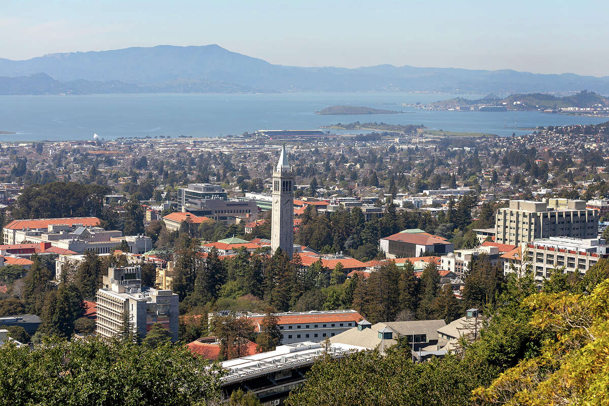 A bathtub with a bay view? Berkeley home blends vintage and modern with ...