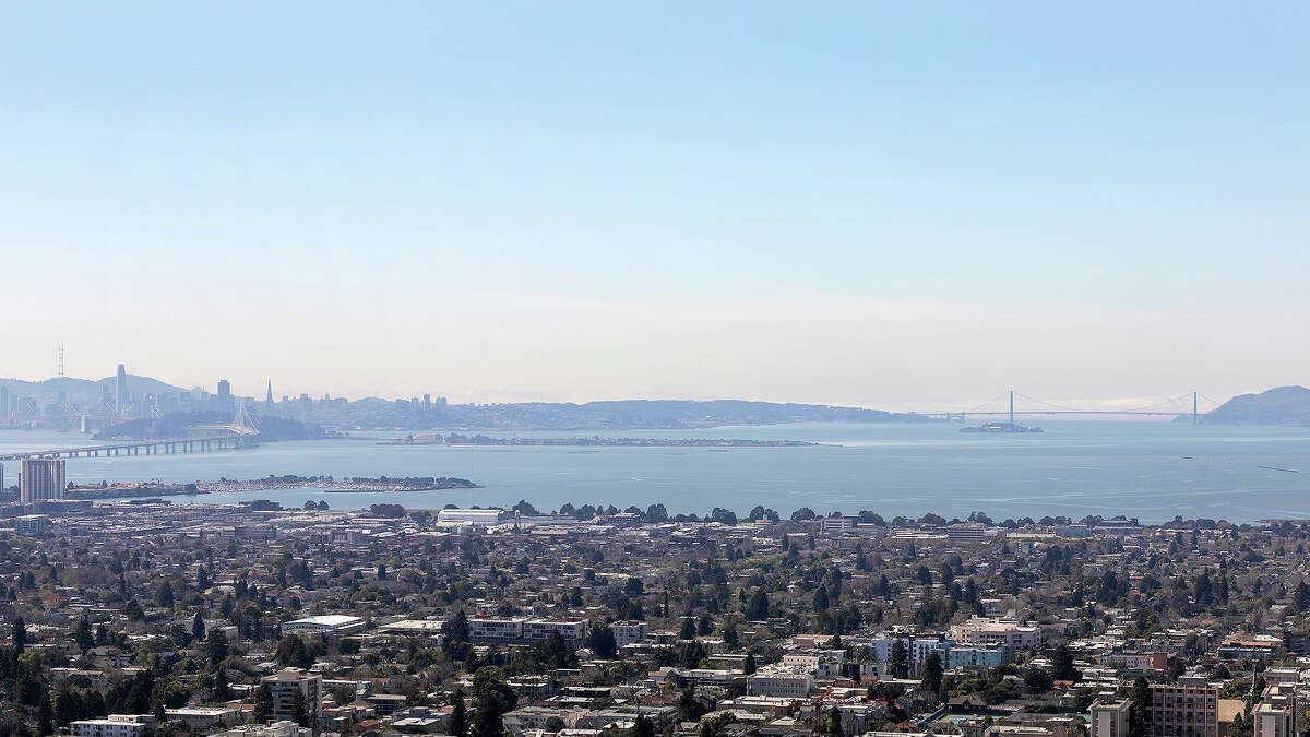 A bathtub with a bay view? Berkeley home blends vintage and modern with ...