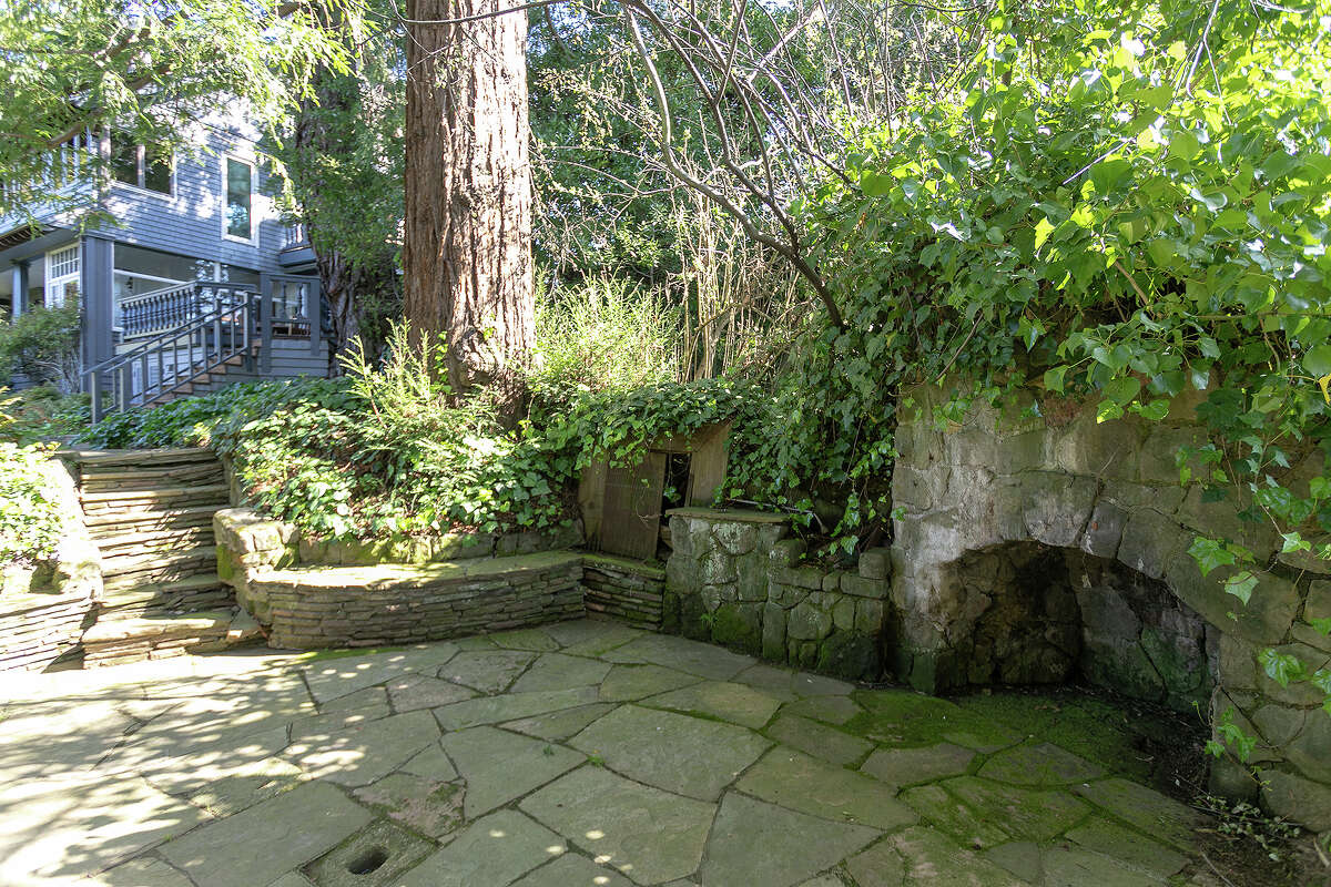 A bathtub with a bay view? Berkeley home blends vintage and modern with ...