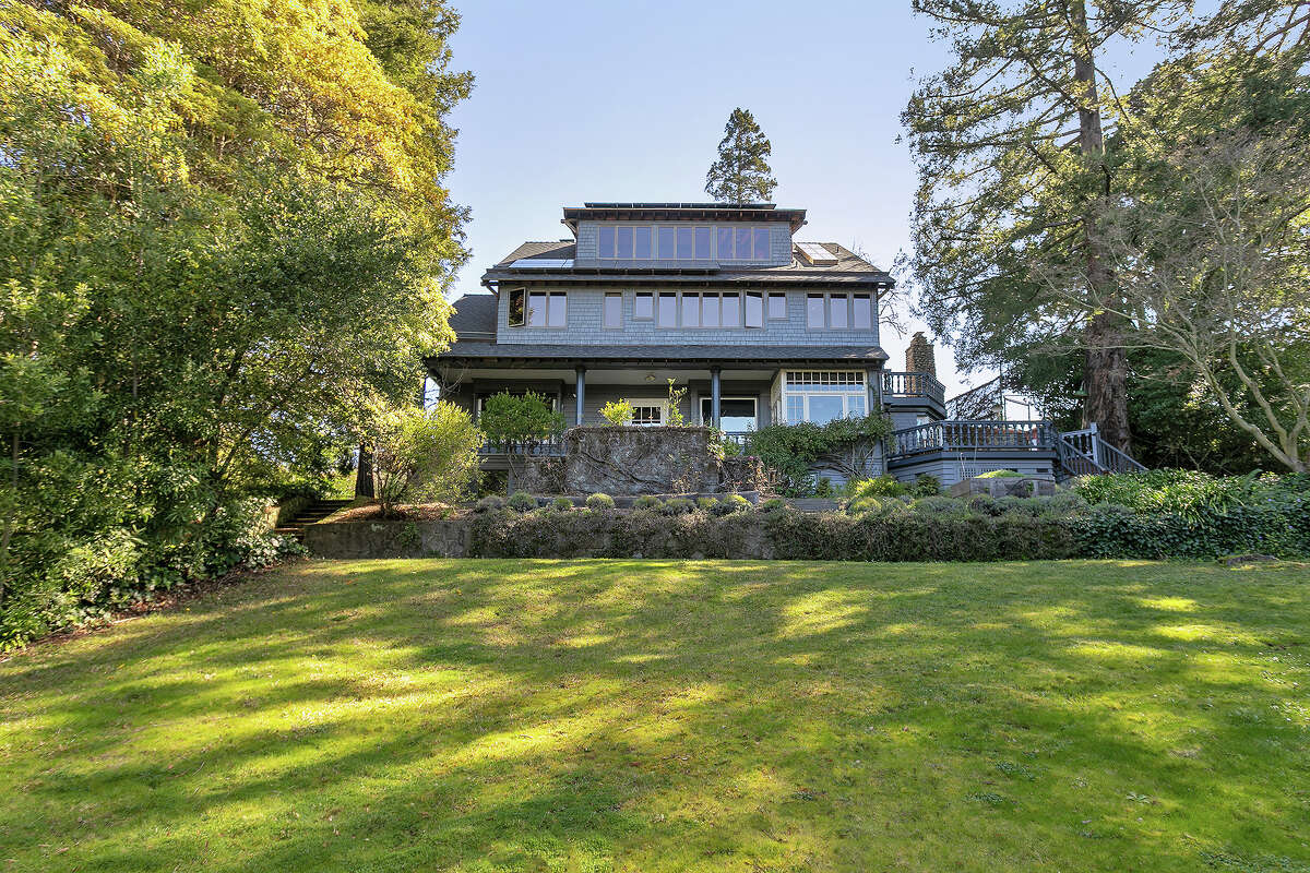 A bathtub with a bay view? Berkeley home blends vintage and modern with ...