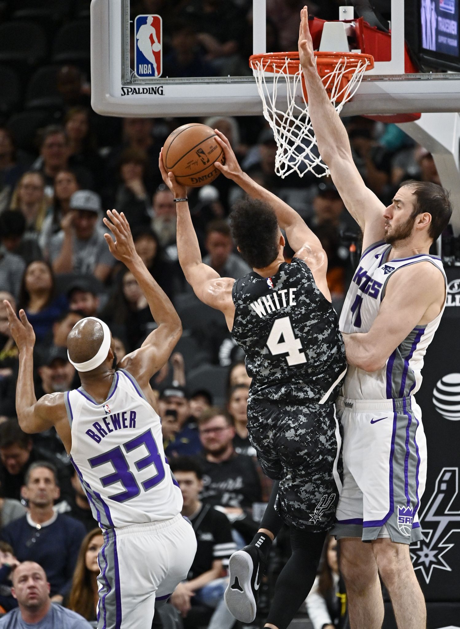 Cold-shooting Spurs lose 113-106 to Kings