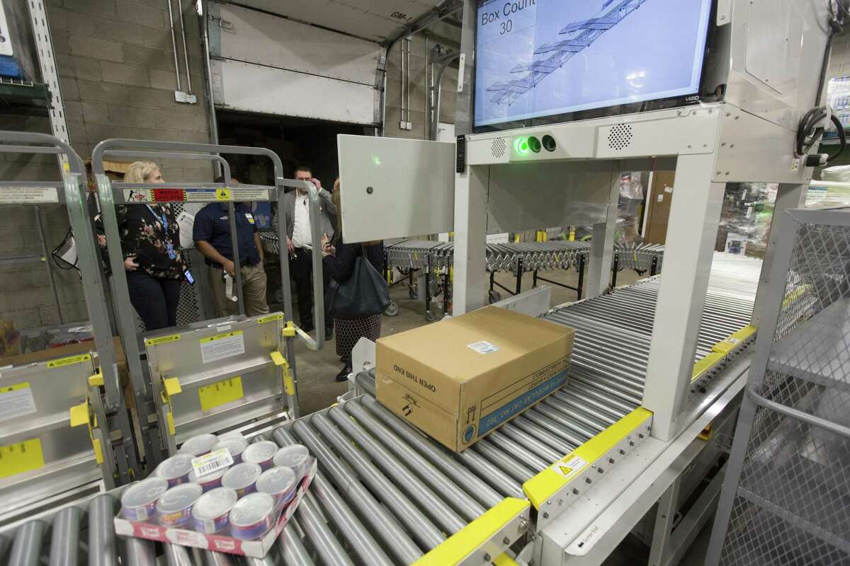 Robots, scanners, towers: Here’s how technology is changing retail