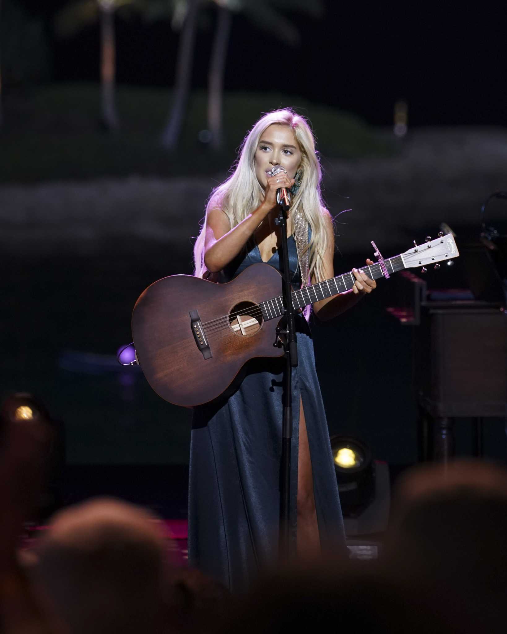 Houston-area singers Uche and Laci Kaye Booth make the 'American Idol ...