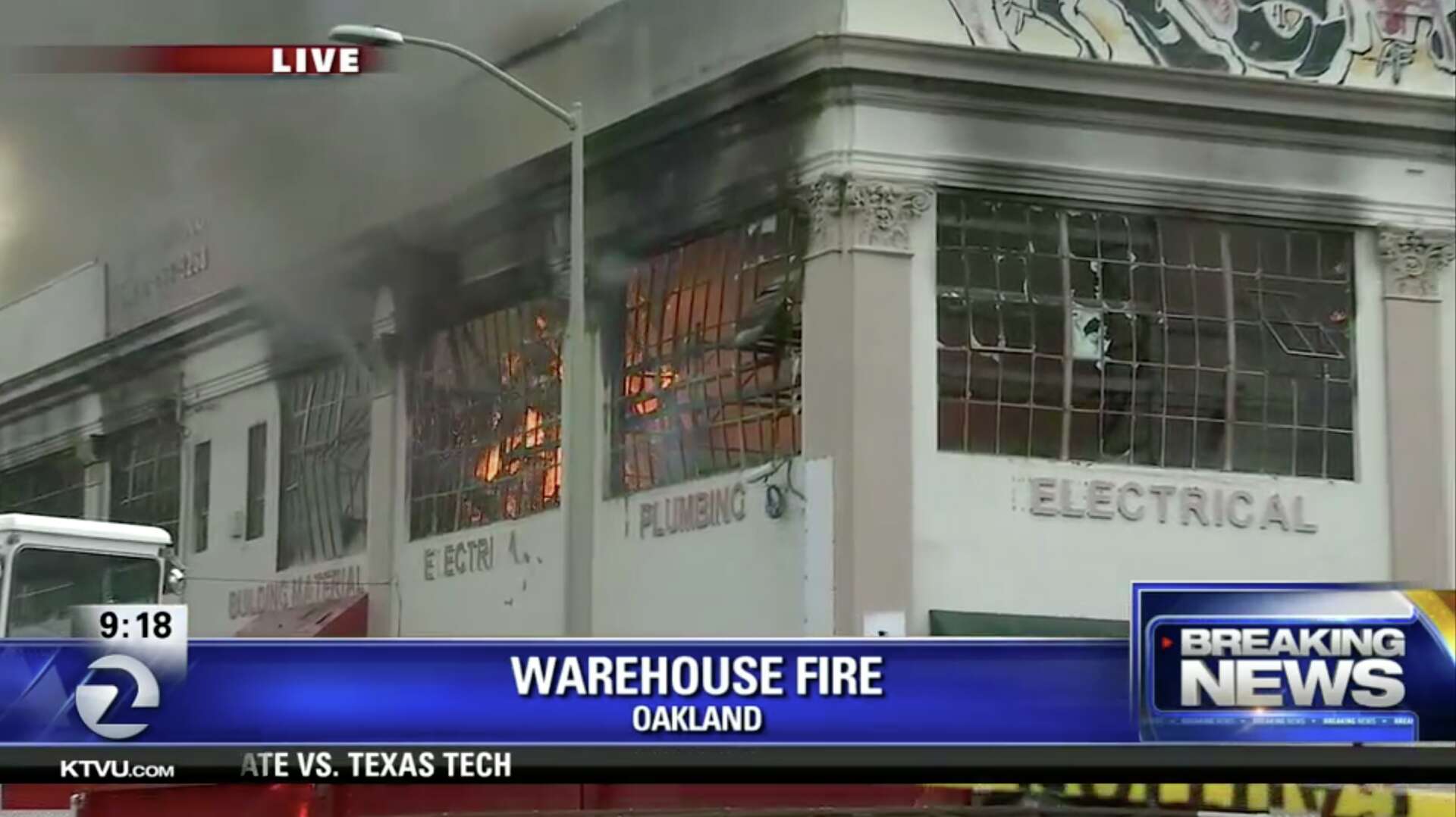 Fire in Oakland pumps out cloud of black smoke