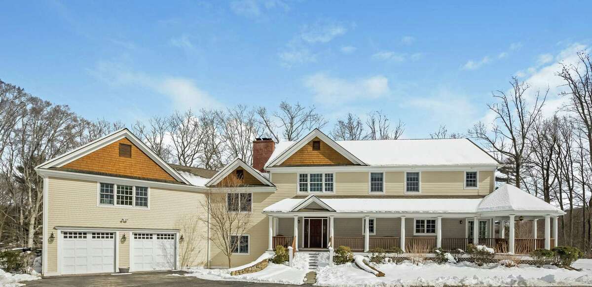 On the Market / Colonial farmhouse full of modern surprises