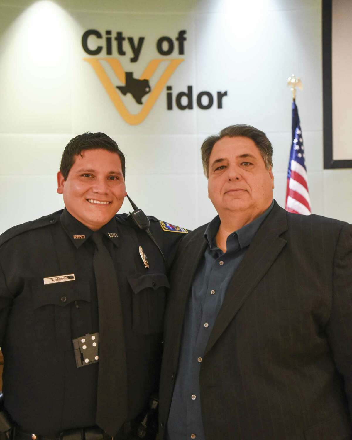 Vidor PD promotes 1, swears in 5 officers