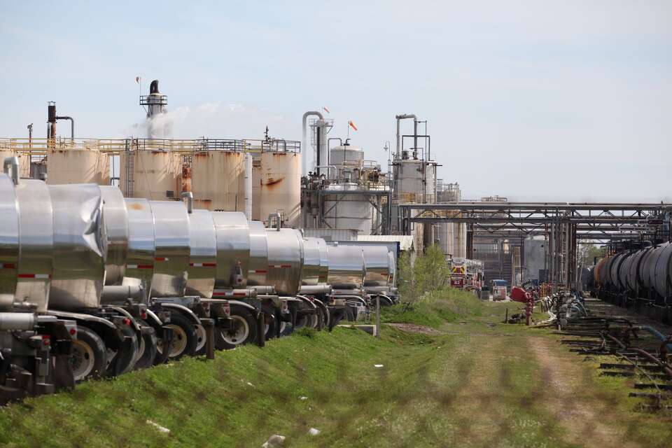 One dead in fire at KMCO chemical plant in Crosby