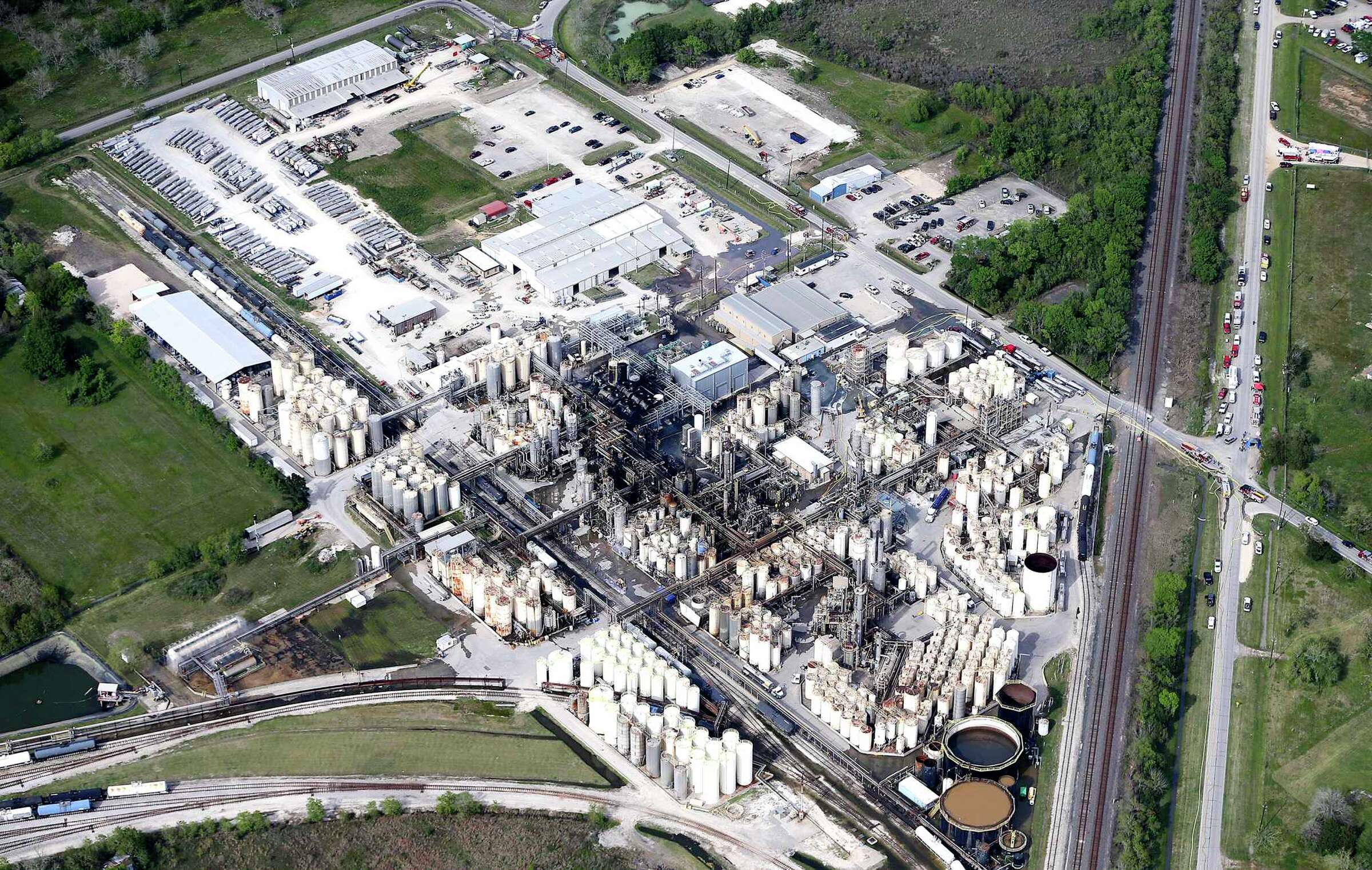 One dead in fire at KMCO chemical plant in Crosby