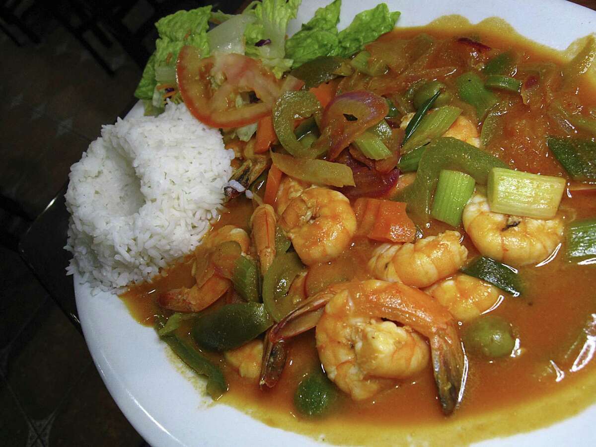 Review: El Bucanero sails all over the Mexican seafood map