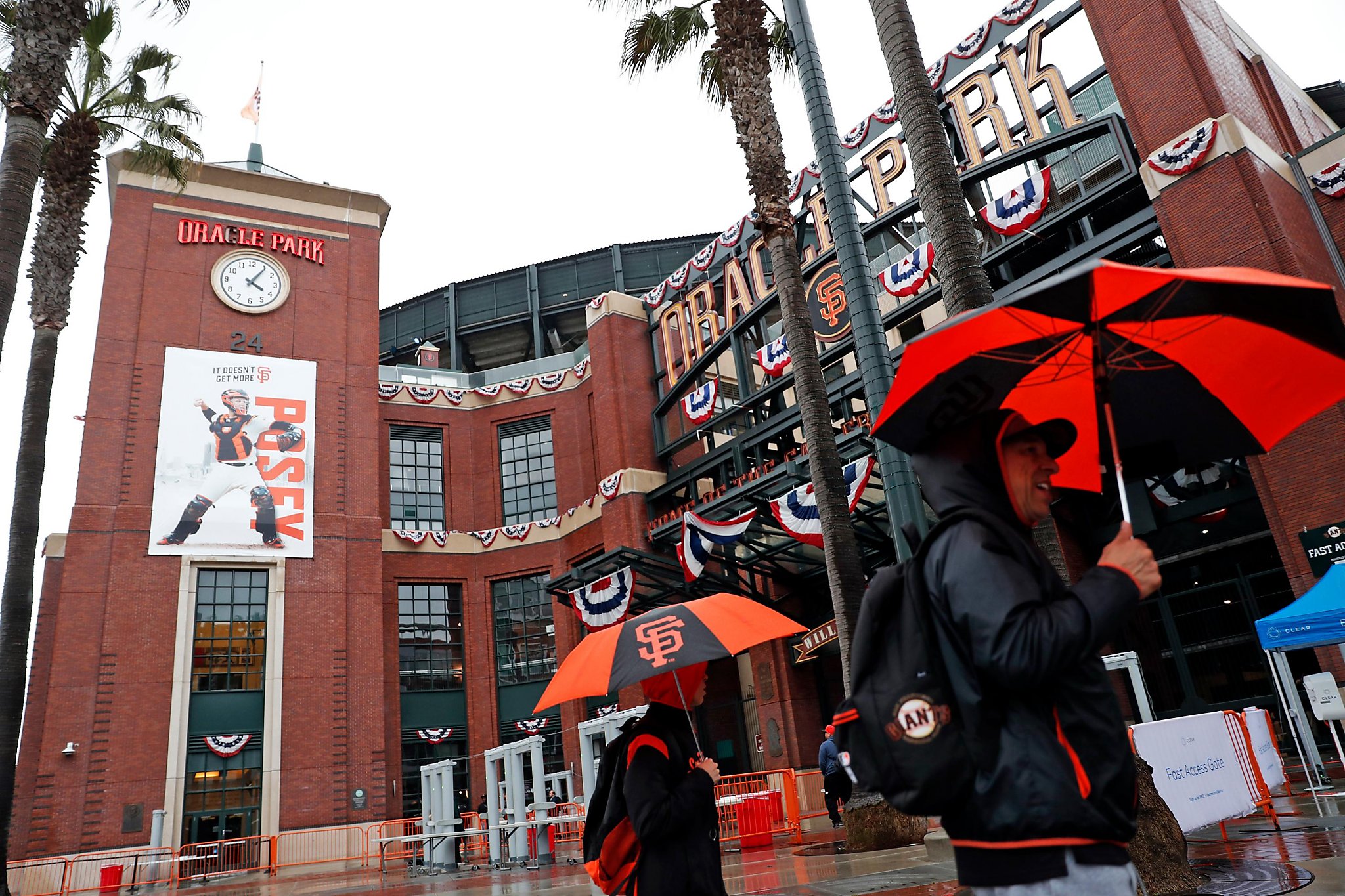 Giants’ acting CEO Rob Dean takes spotlight during Larry Baer absence