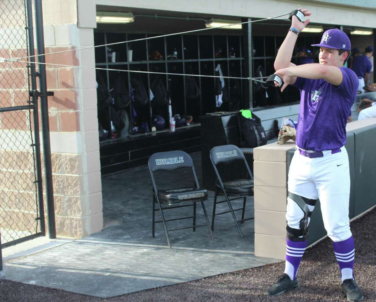 Baseball: Pena back in action after ACL injury during football