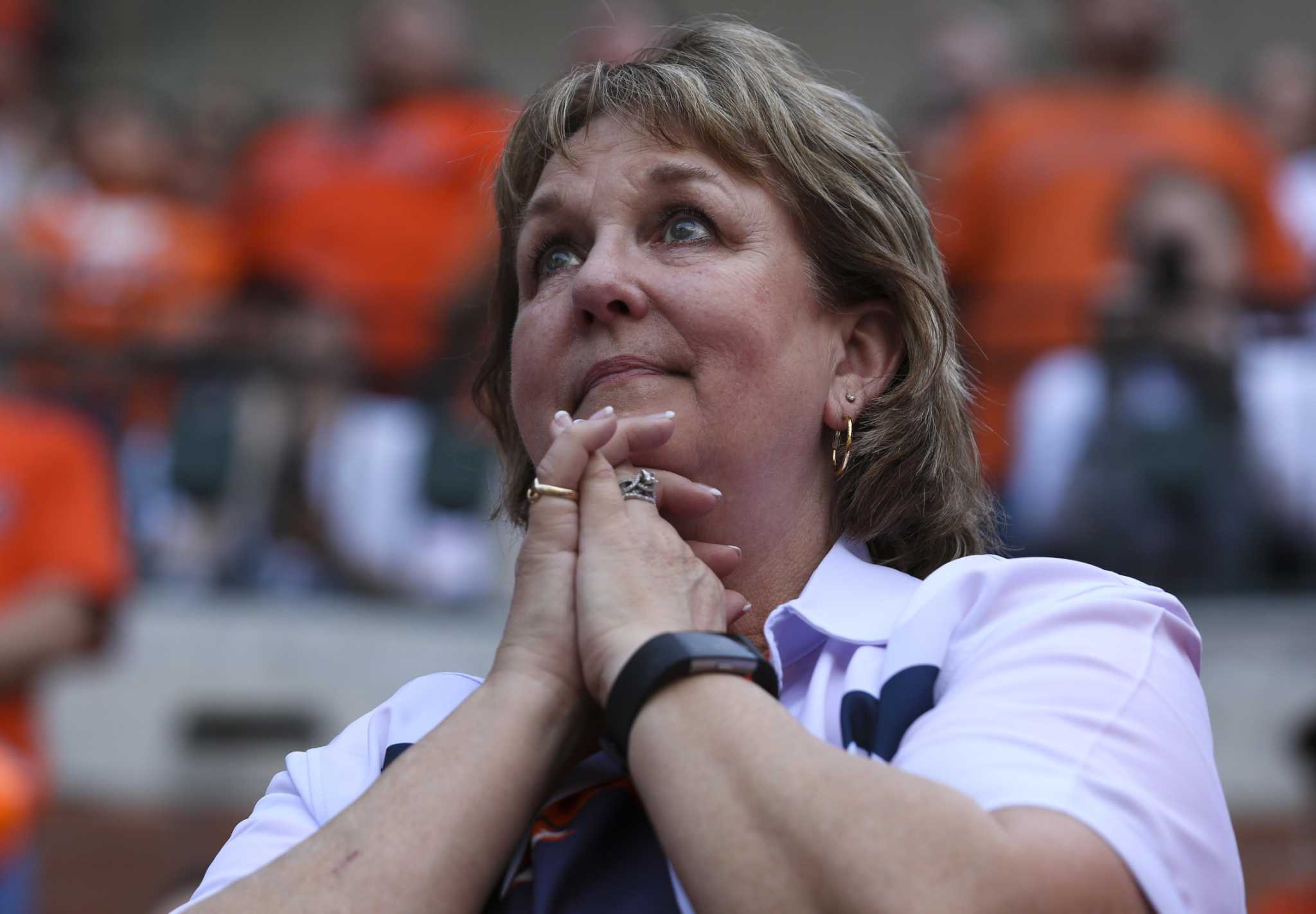 Astros Remember Absent Friends At Minute Maid Park Opener Astros Remember Absent Friends At Minute Maid Park Opener