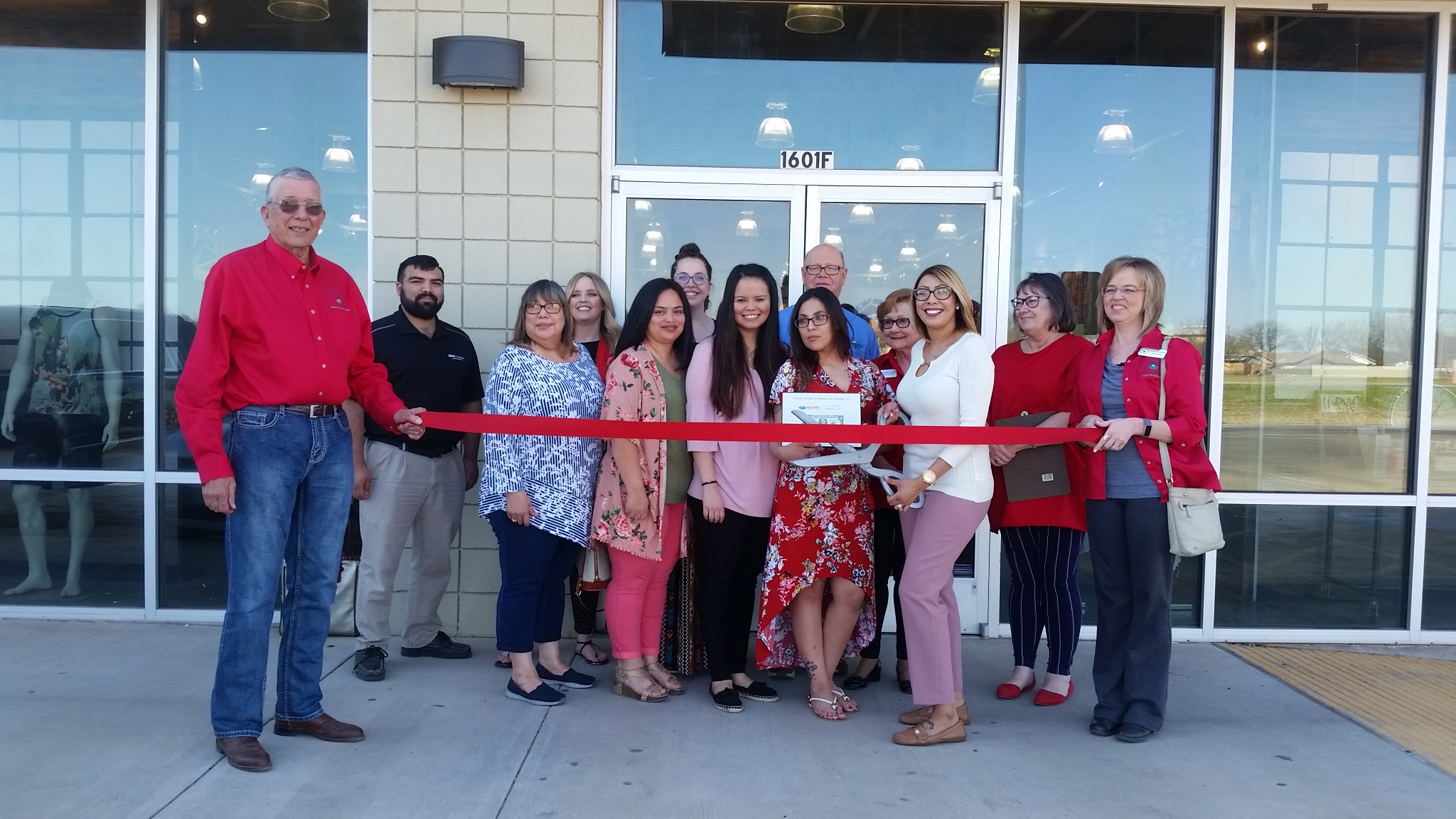 Factory Connection brings more brand-name clothing options to Plainview ...