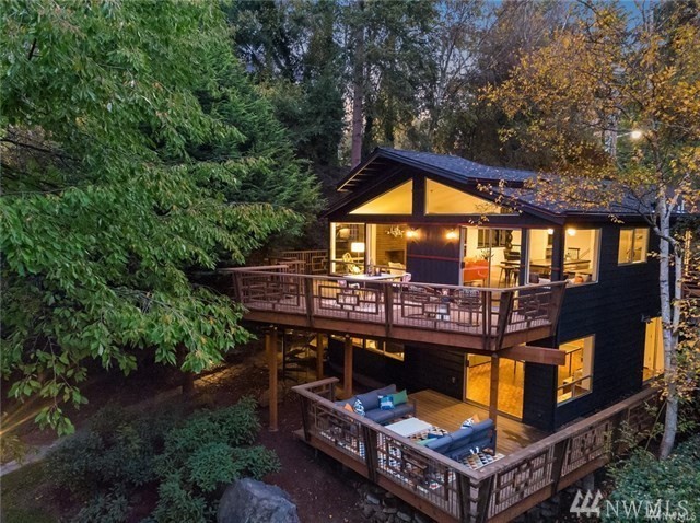 Magic in Matthew's Beach: a custom, cabin-like Mid-Century remodel