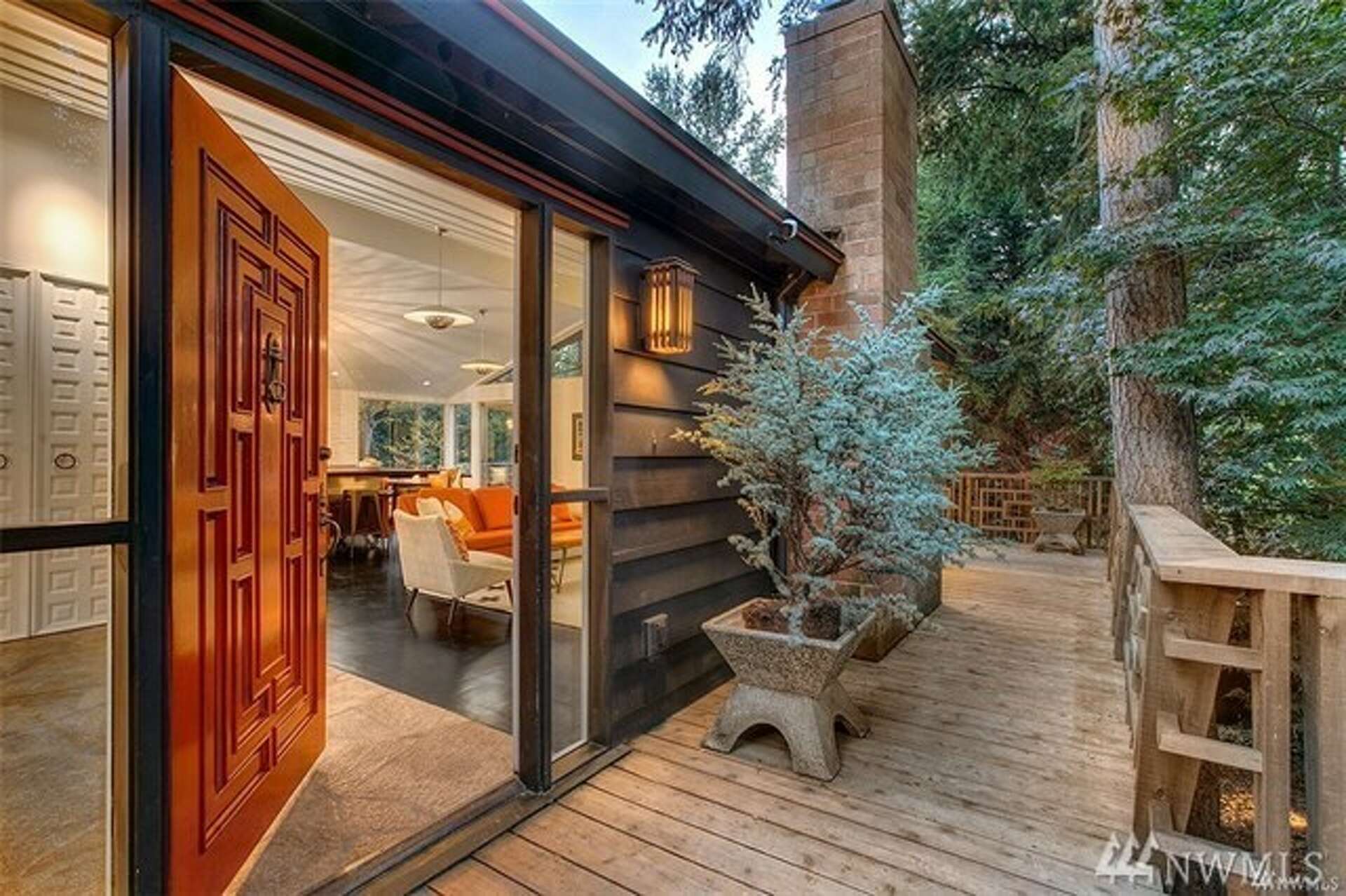 Magic in Matthew's Beach: a custom, cabin-like Mid-Century remodel