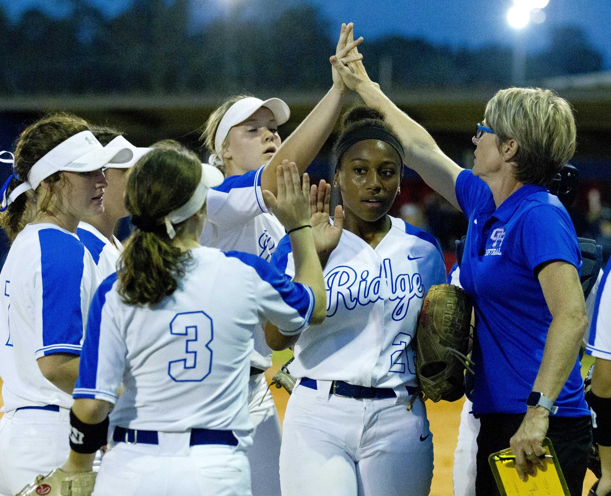 SOFTBALL ROUNDUP: Oak Ridge beats top-ranked Cedar Ridge; Magnolia moves on