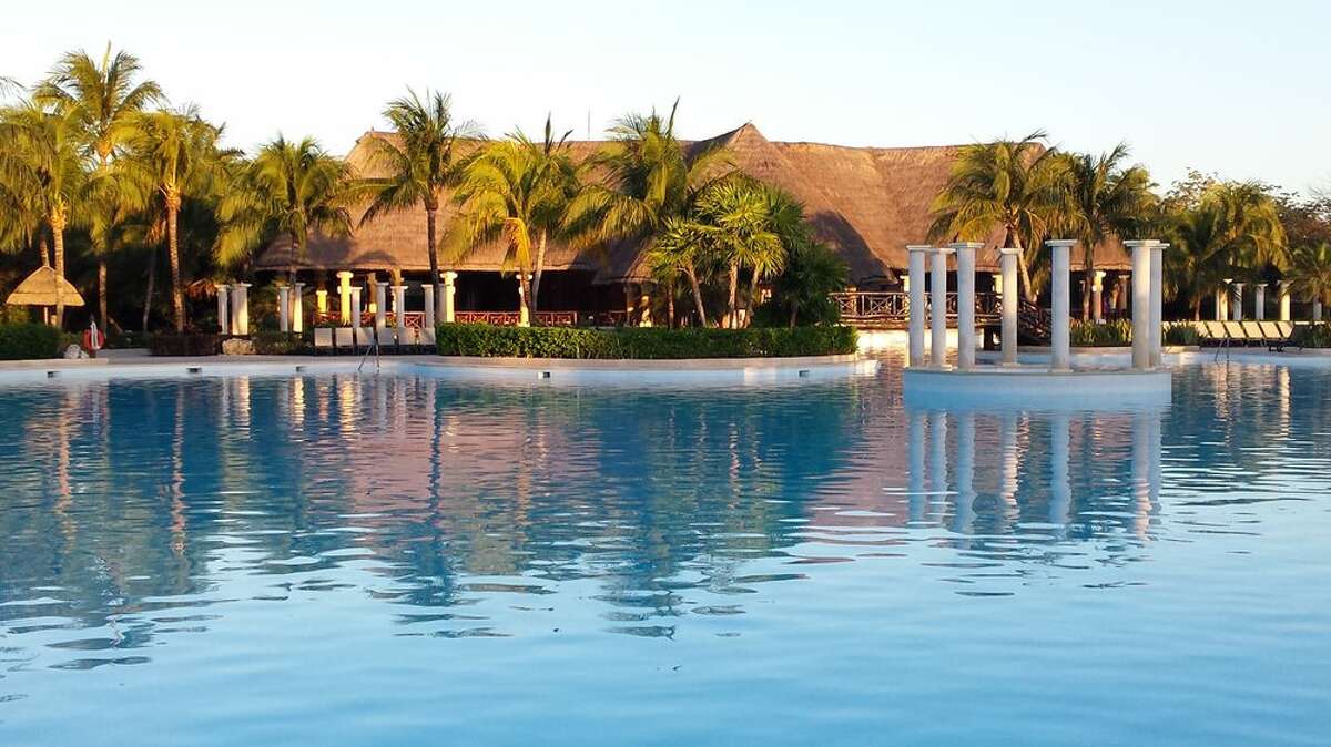 Marriott Marquis Houston's Texas-shaped swimming pool earns national ...