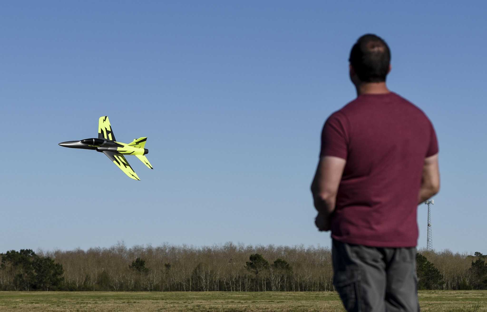A 31-pound jet satisfies hobbyist’s need for speed