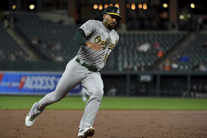 A’s Khris Davis bashes two homers, reaching 200 for career, in win