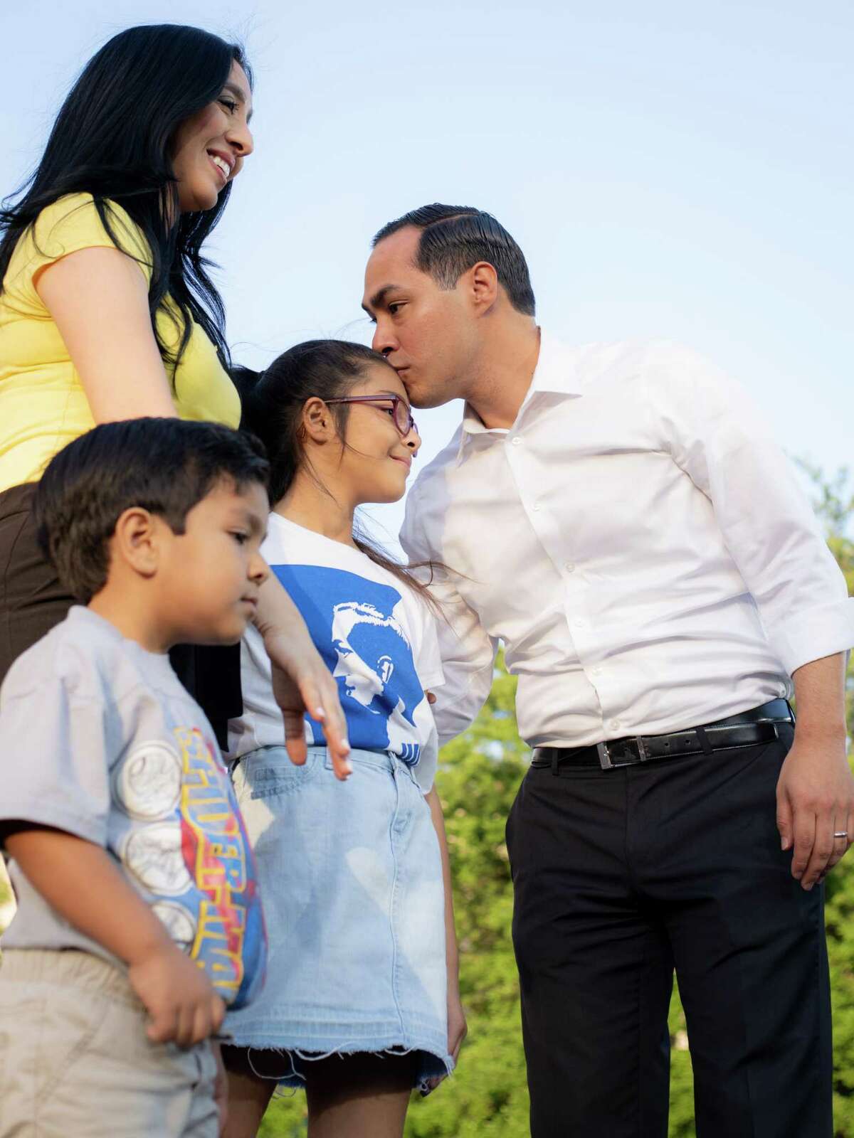 At San Antonio rally, Castro blasts Trump, calling for ‘compassion and ...