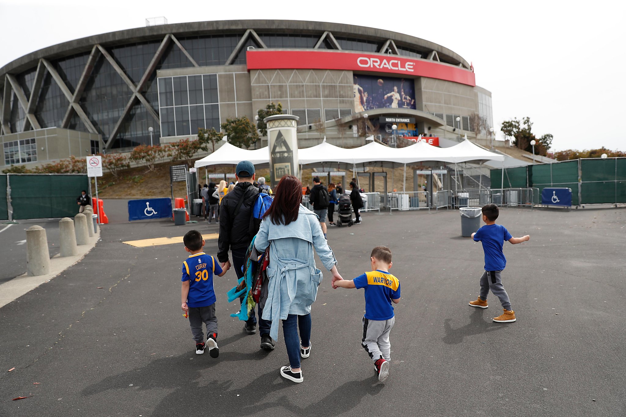 What will happen to Oracle Arena when the Warriors leave for San ...