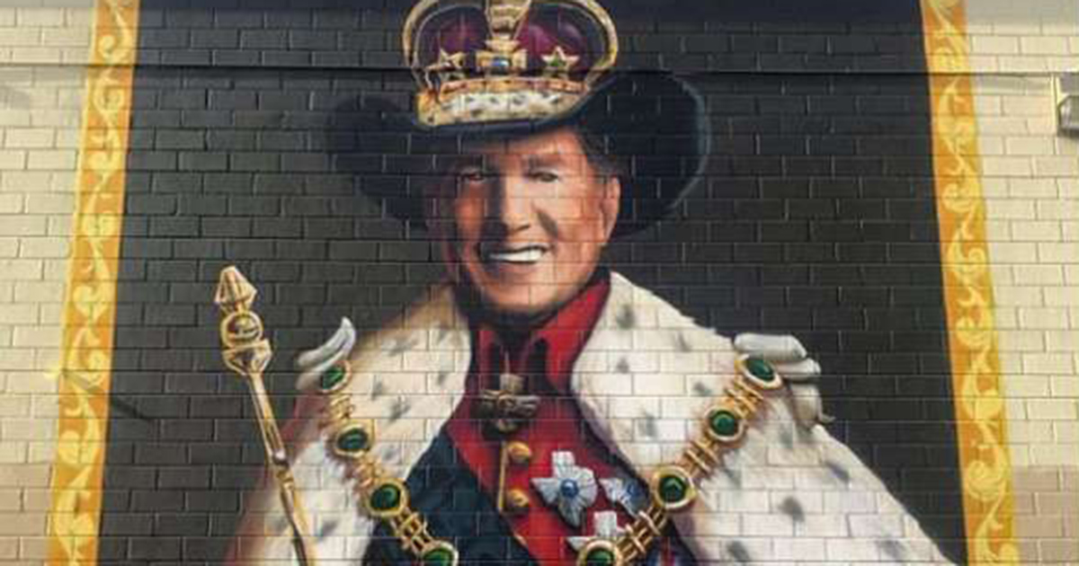 George Strait seems pretty pleased by new San Antonio mural of him