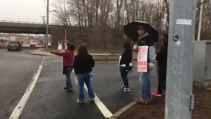 Teamsters honor Stop and Shop picket lines