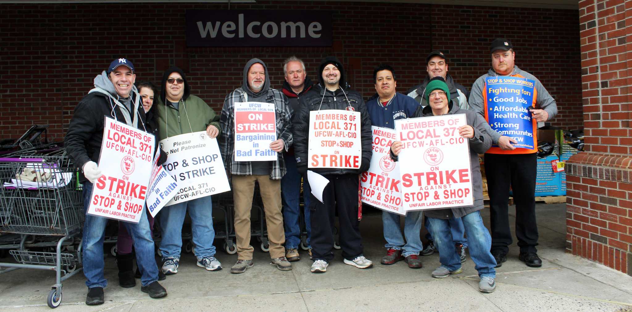 Teamsters honor Stop and Shop picket lines - Connecticut Post