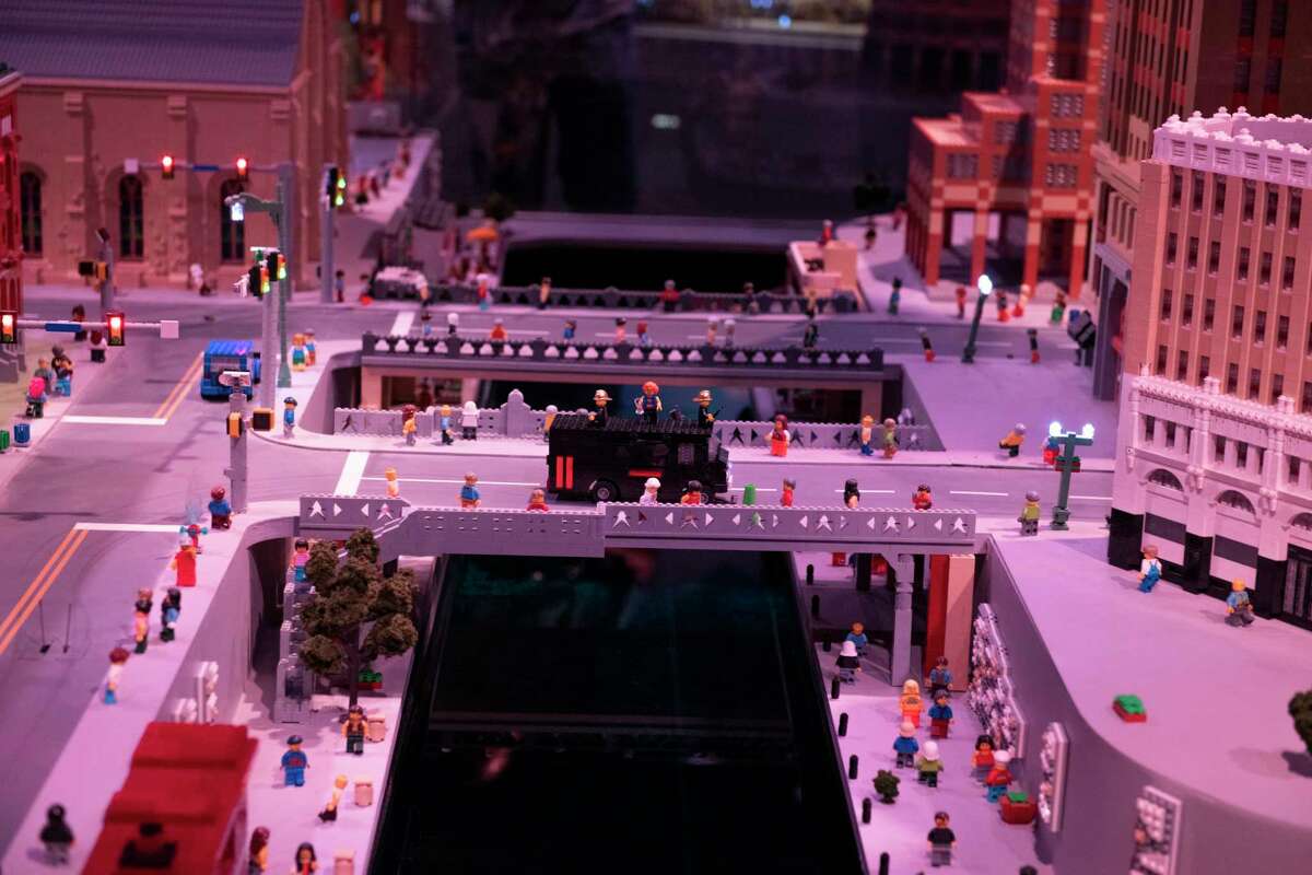 Viva brick fiesta! Legoland Discovery Center San Antonio opens to the ...