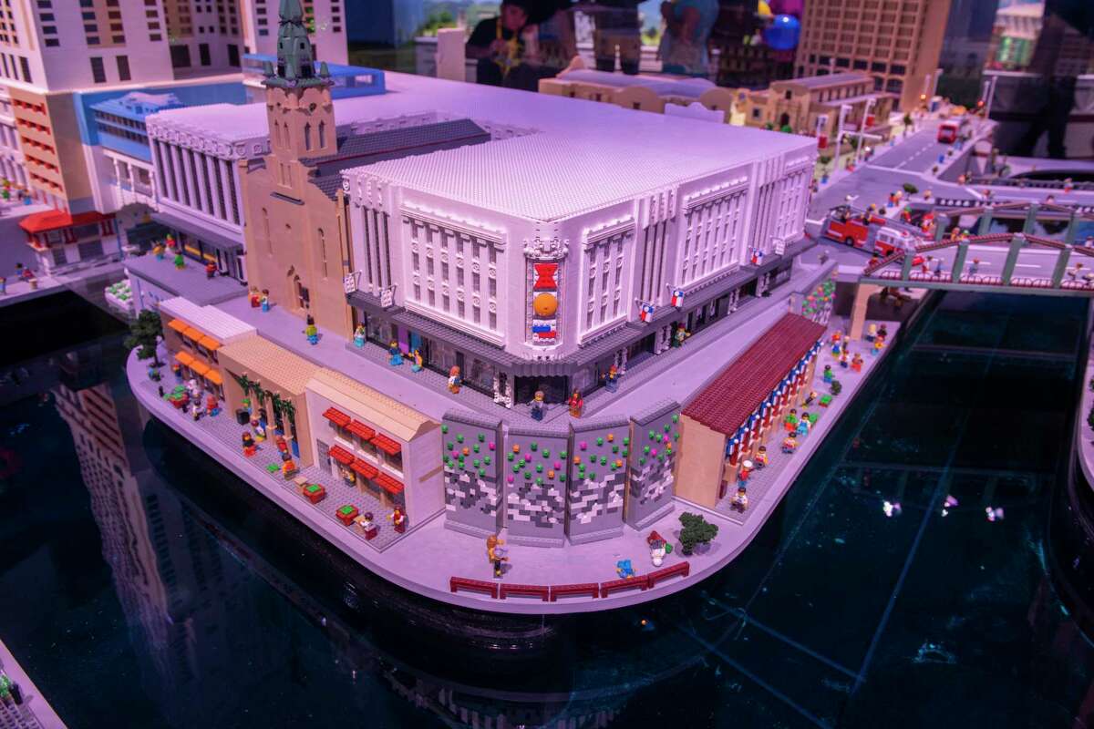 Viva brick fiesta! Legoland Discovery Center San Antonio opens to the ...