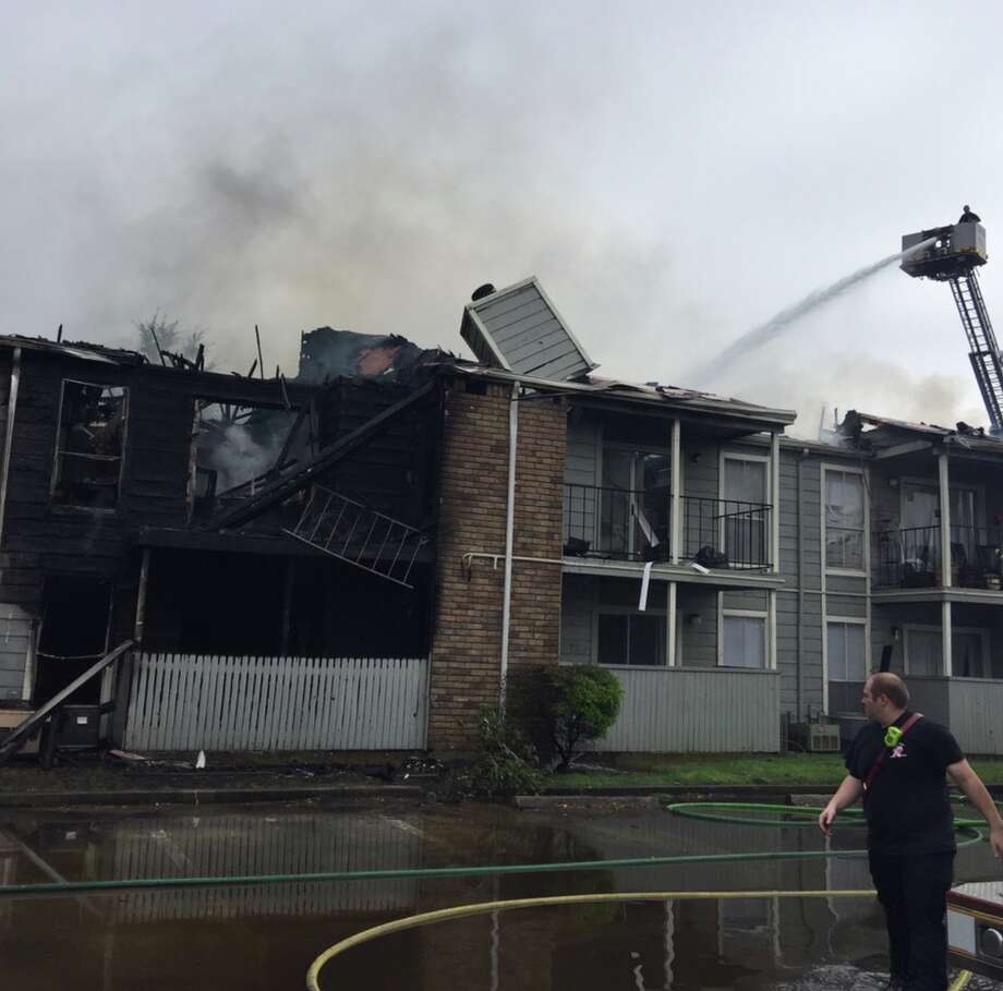 3-alarm fire burns apartment complex in northwest Harris County ...