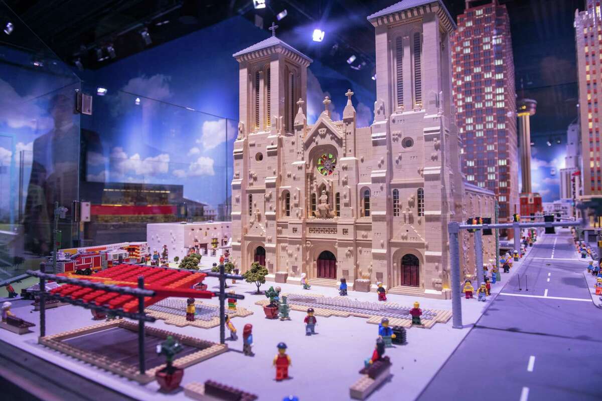 Viva brick fiesta! Legoland Discovery Center San Antonio opens to the ...