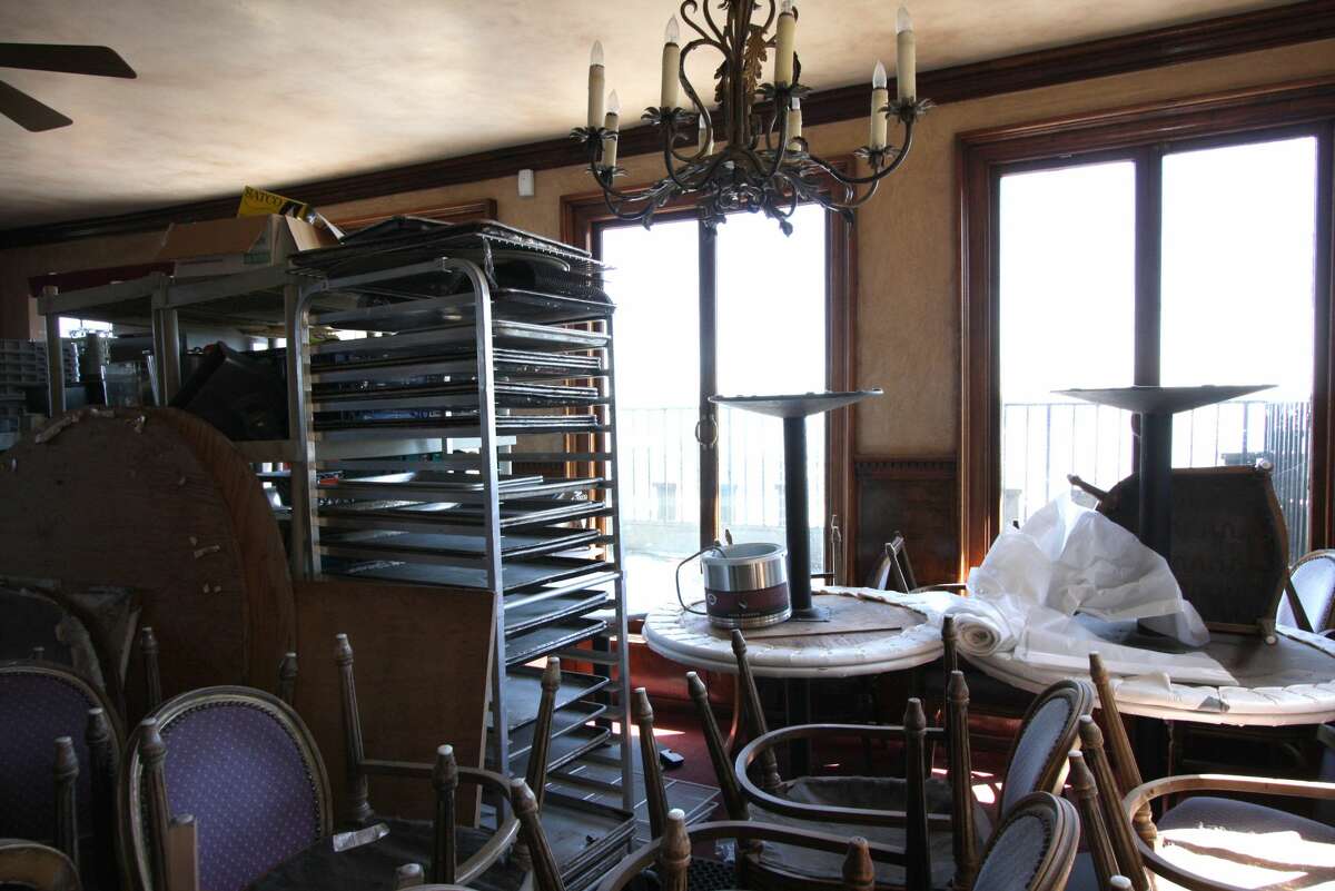 Here's what Julius' Castle looks like 12 years after its closure — and ...