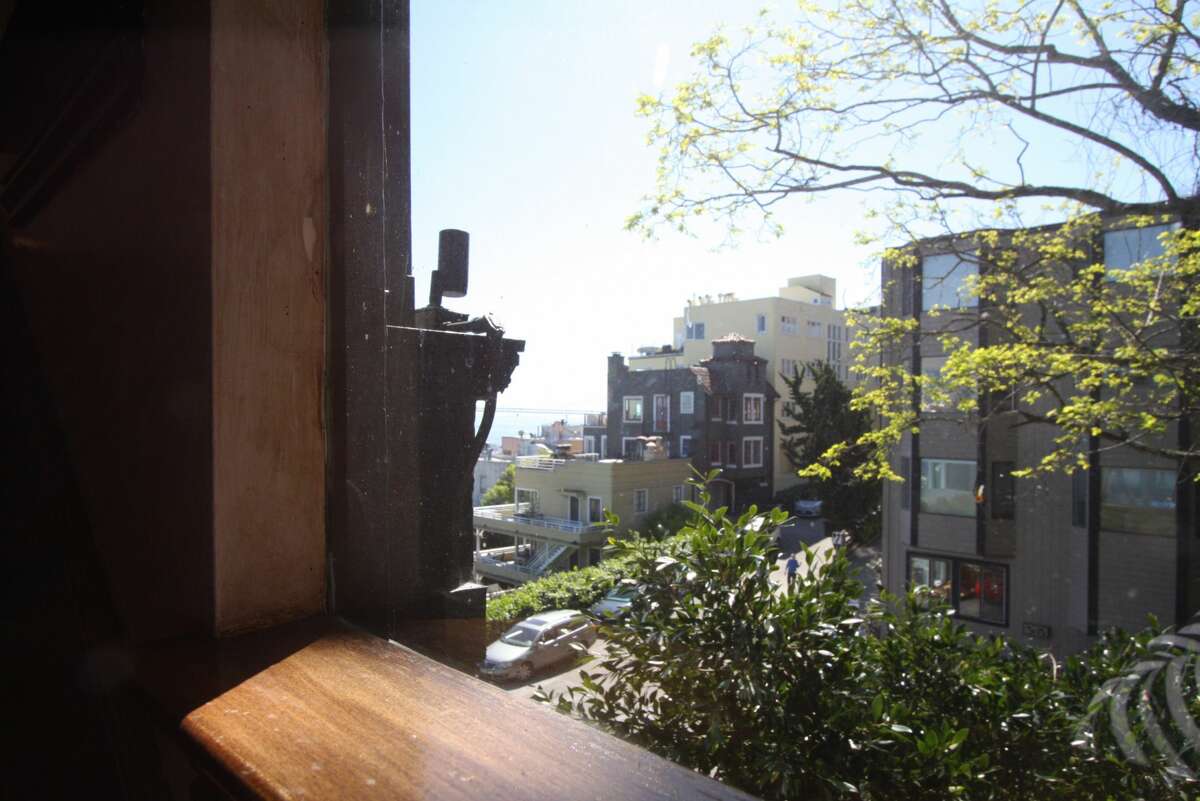 Here's what Julius' Castle looks like 12 years after its closure — and ...