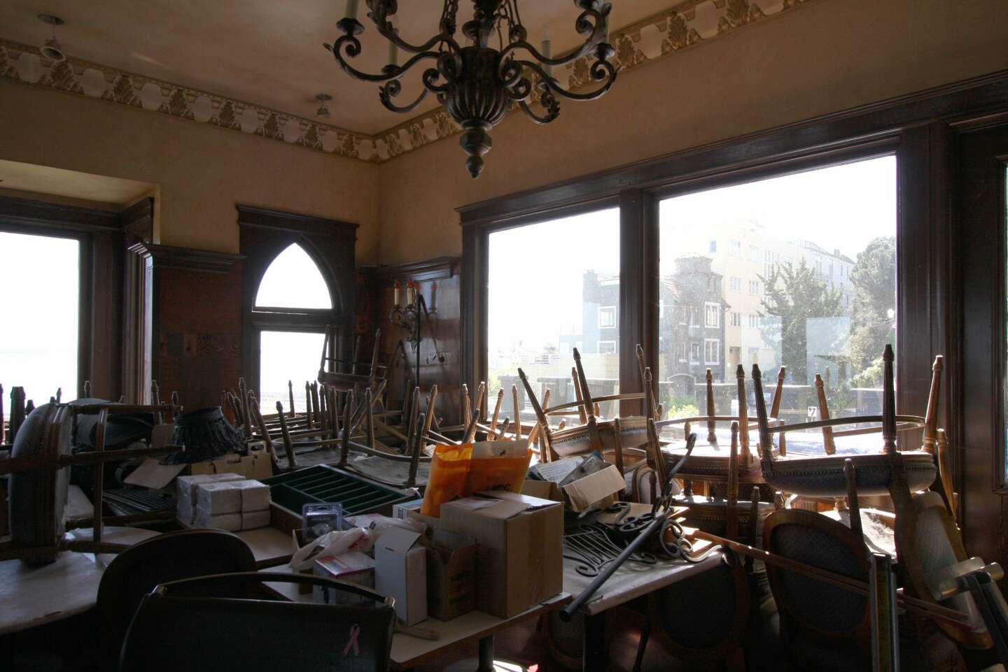 Here's what Julius' Castle looks like 12 years after its closure — and ...