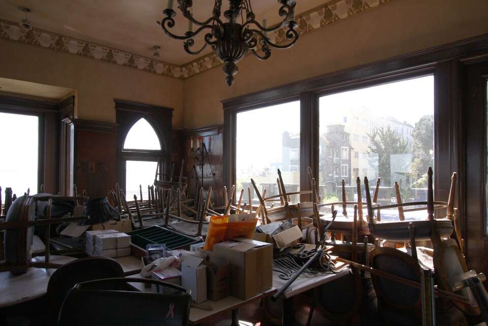 Here's what Julius' Castle looks like 12 years after its closure — and ...