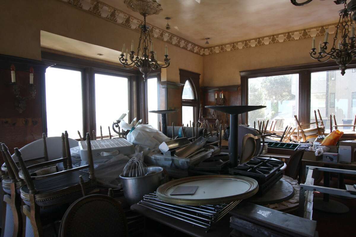 Here's what Julius' Castle looks like 12 years after its closure — and ...