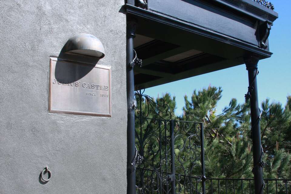 Here's what Julius' Castle looks like 12 years after its closure — and ...