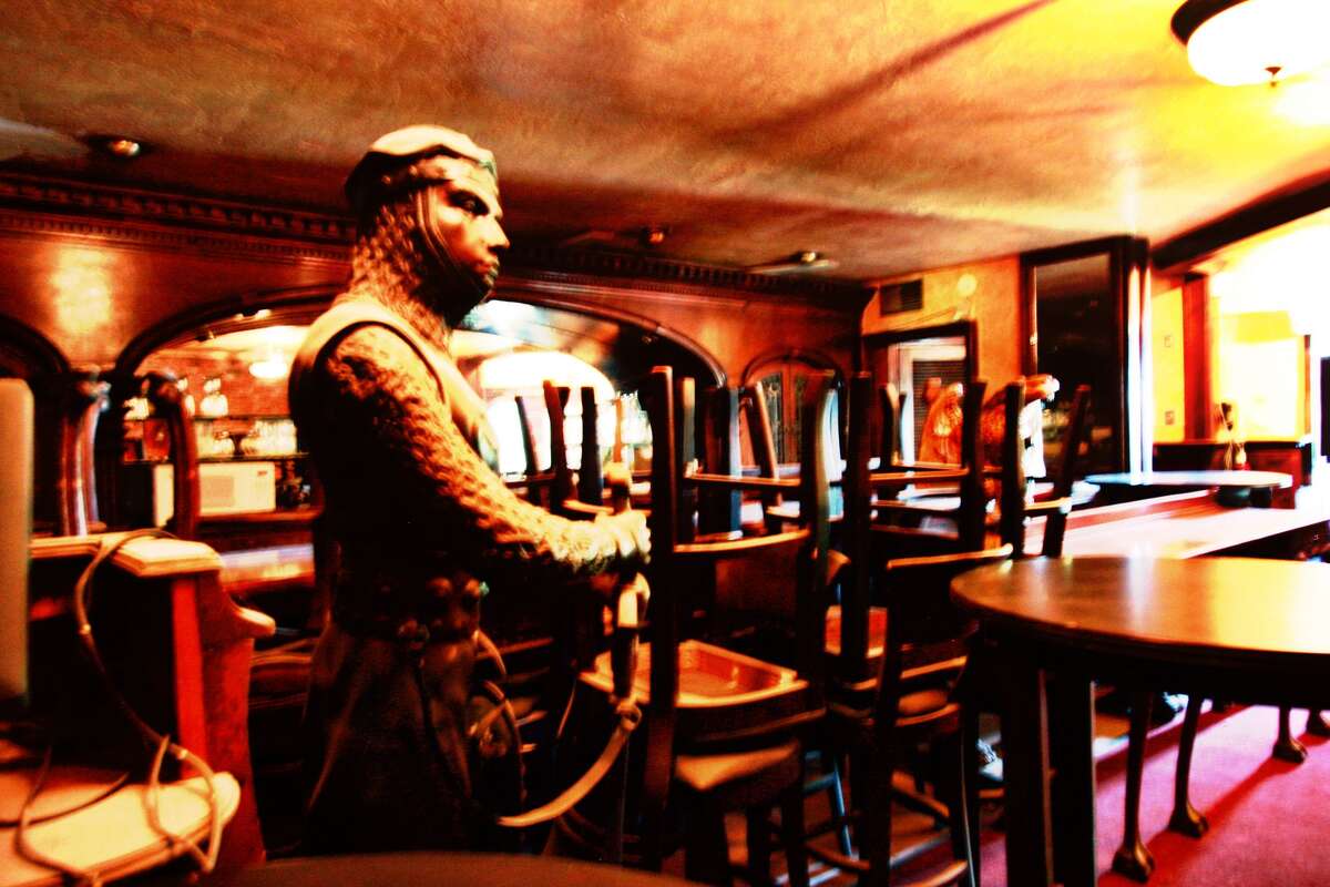 Here's what Julius' Castle looks like 12 years after its closure — and ...