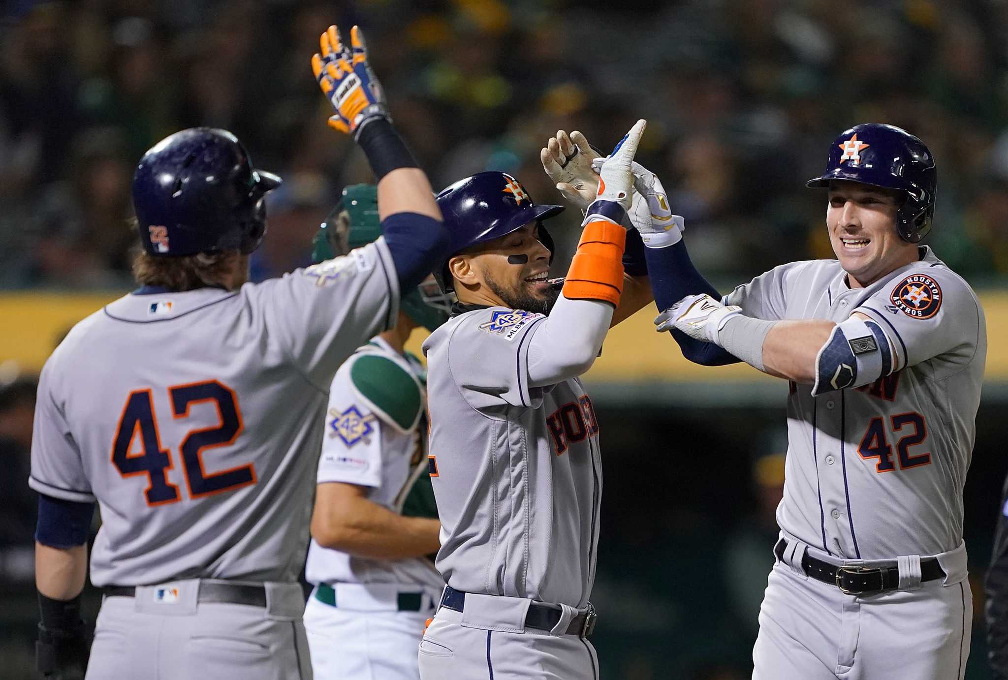 Astros extend win streak to 10 after pummeling A's