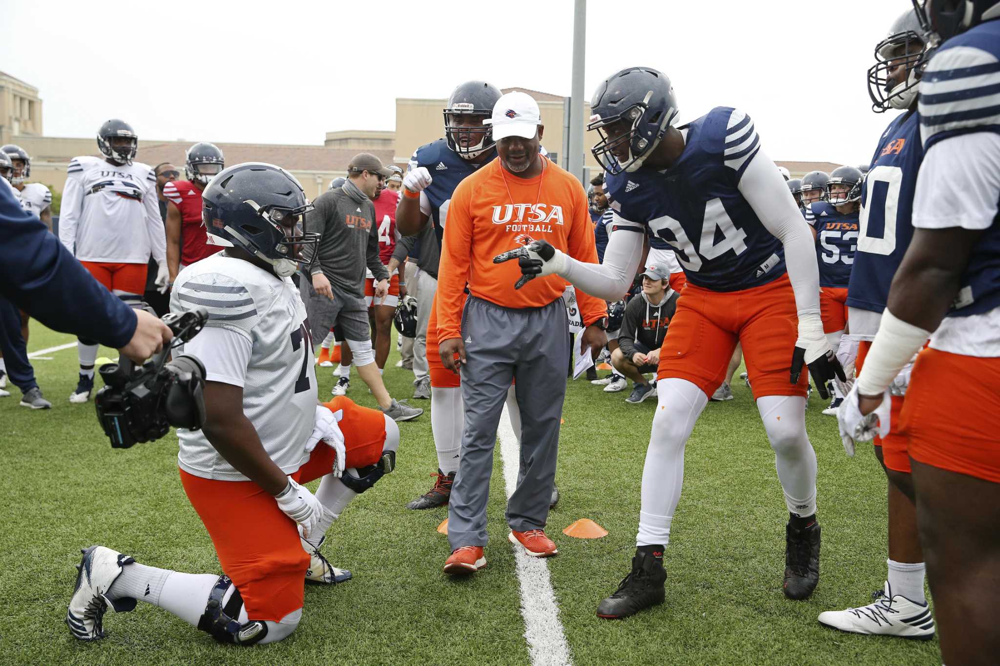 UTSA defensive line quickly jelling with another new position coach
