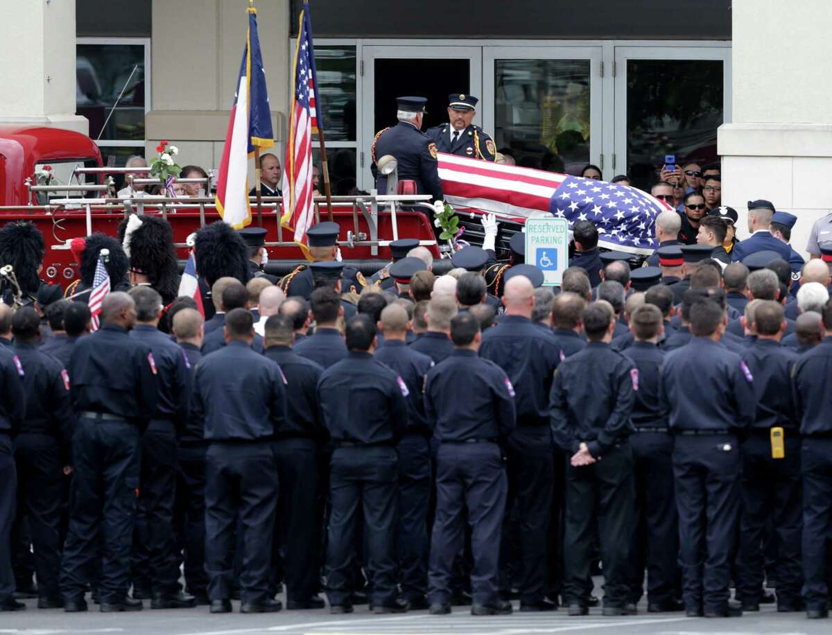 San Antonio firefighter died because his safety device didn’t work ...