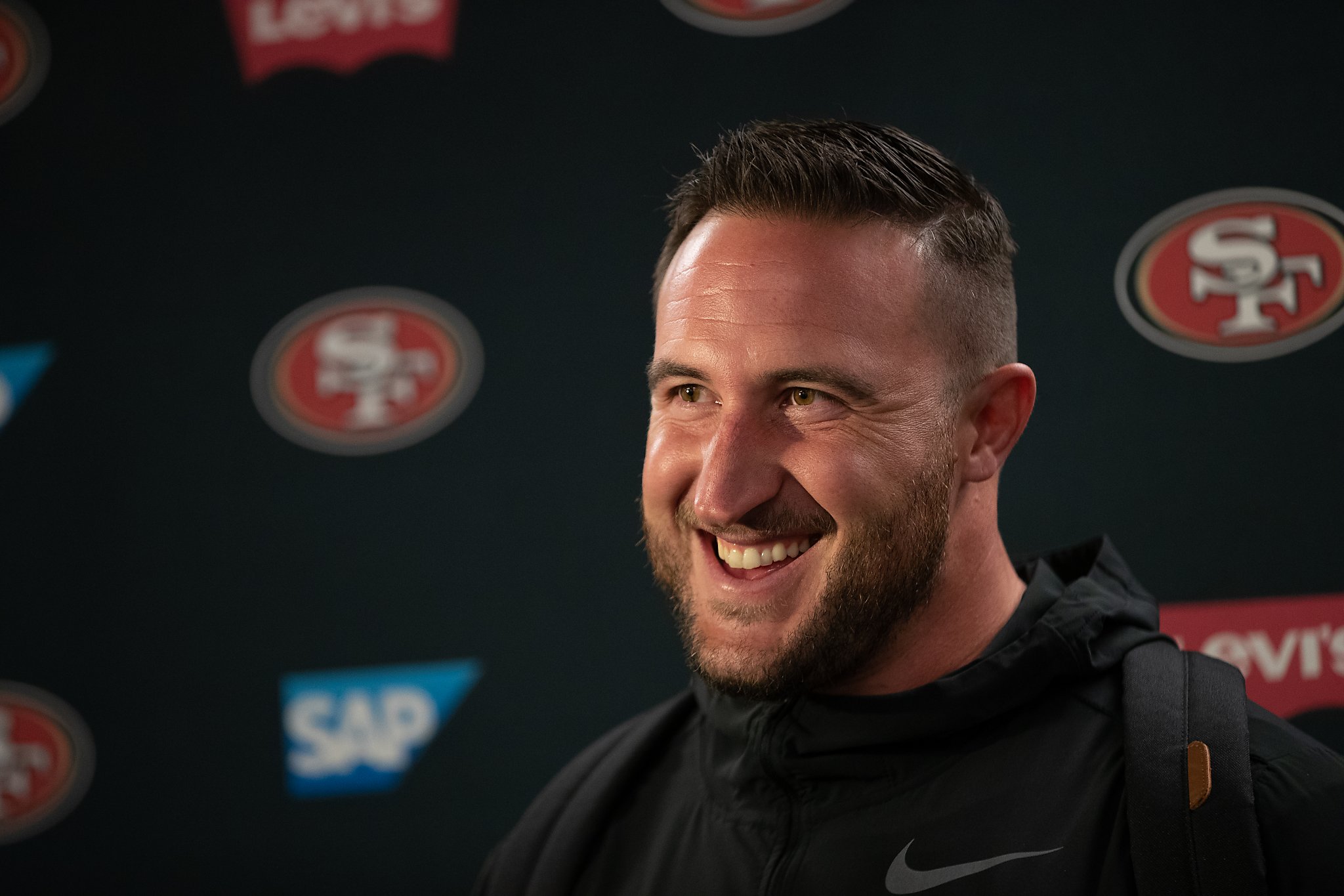 Emotional Joe Staley signs 2-year extension with 49ers