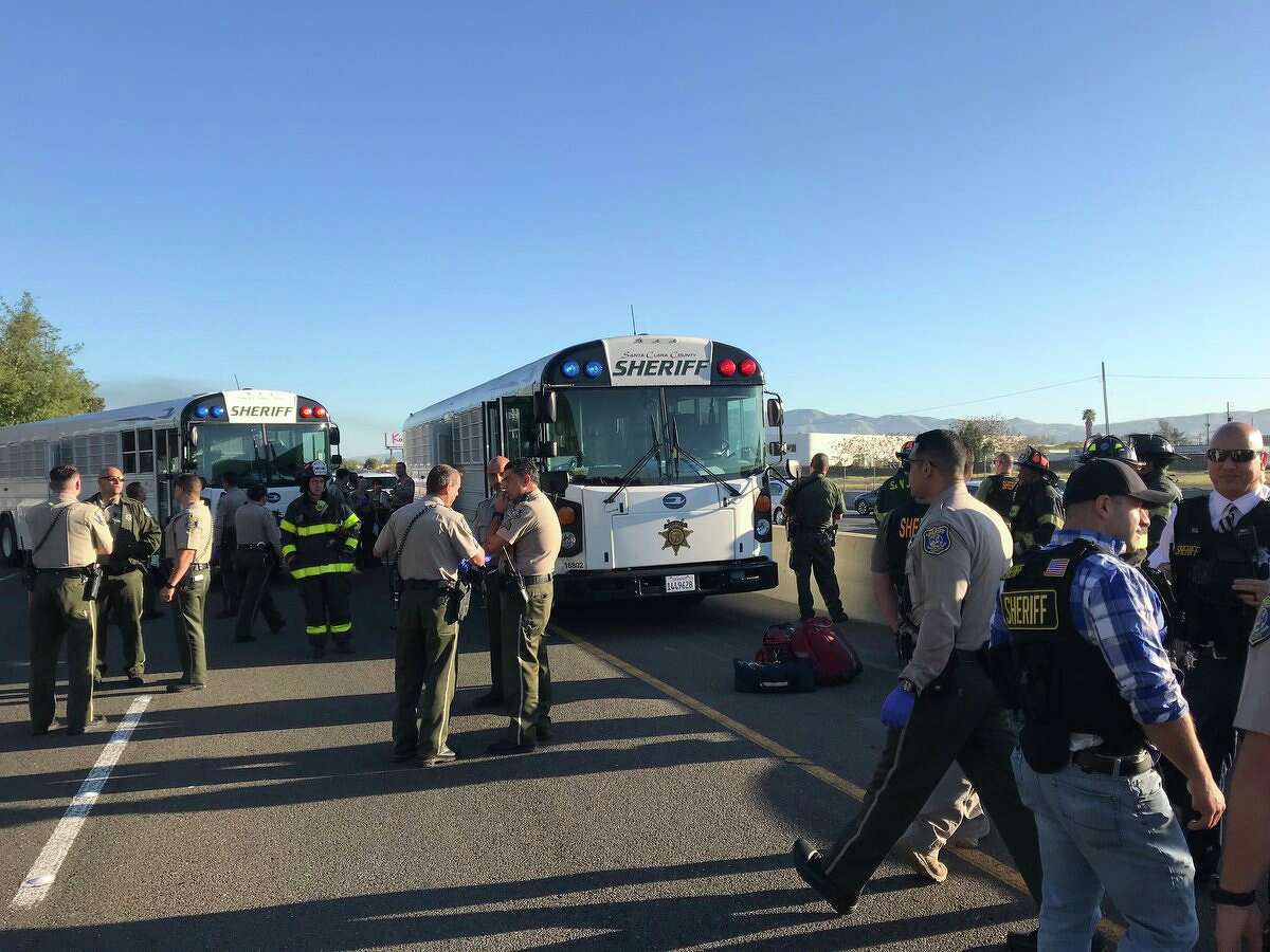 Prison bus crash cleared after blocking all lanes of southbound I-880 ...