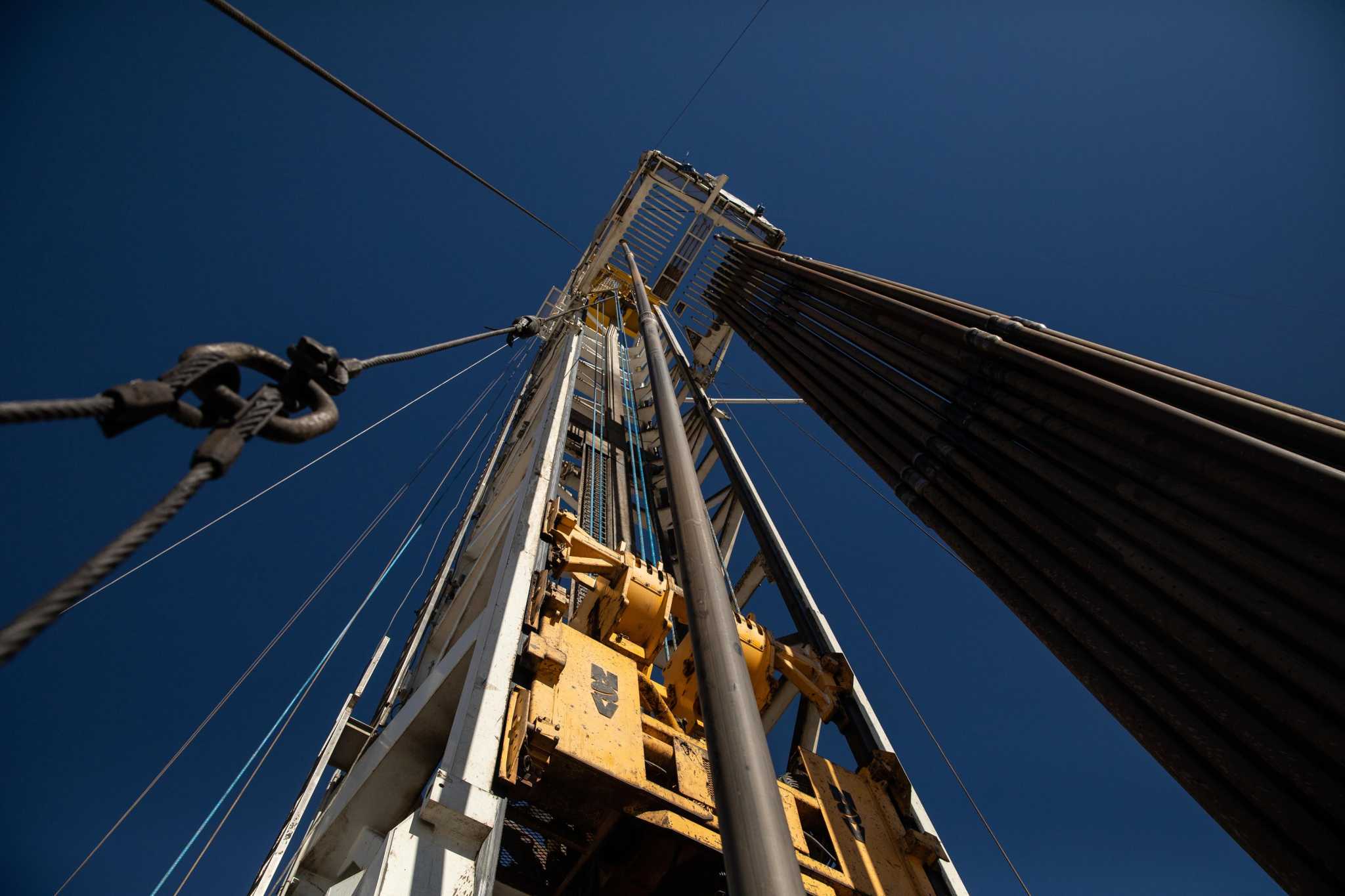 Rig count falls as New Mexico surpasses Oklahoma in drilling activity