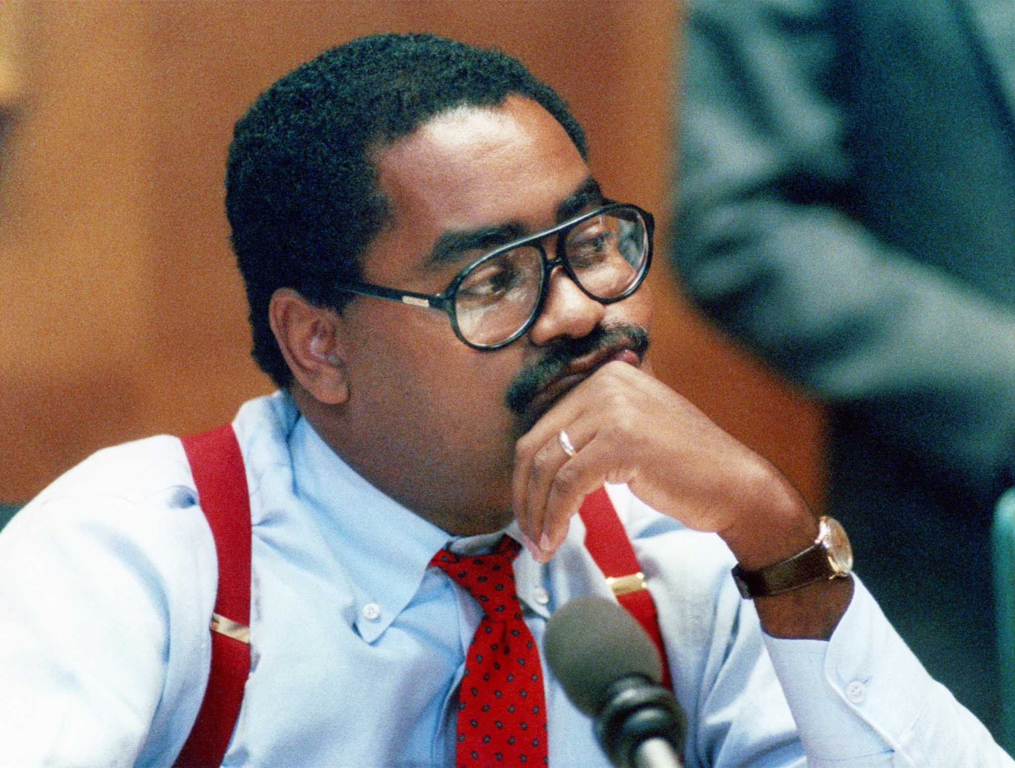 Flush with donor cash, Ellis uses stock market to pad campaign fortune