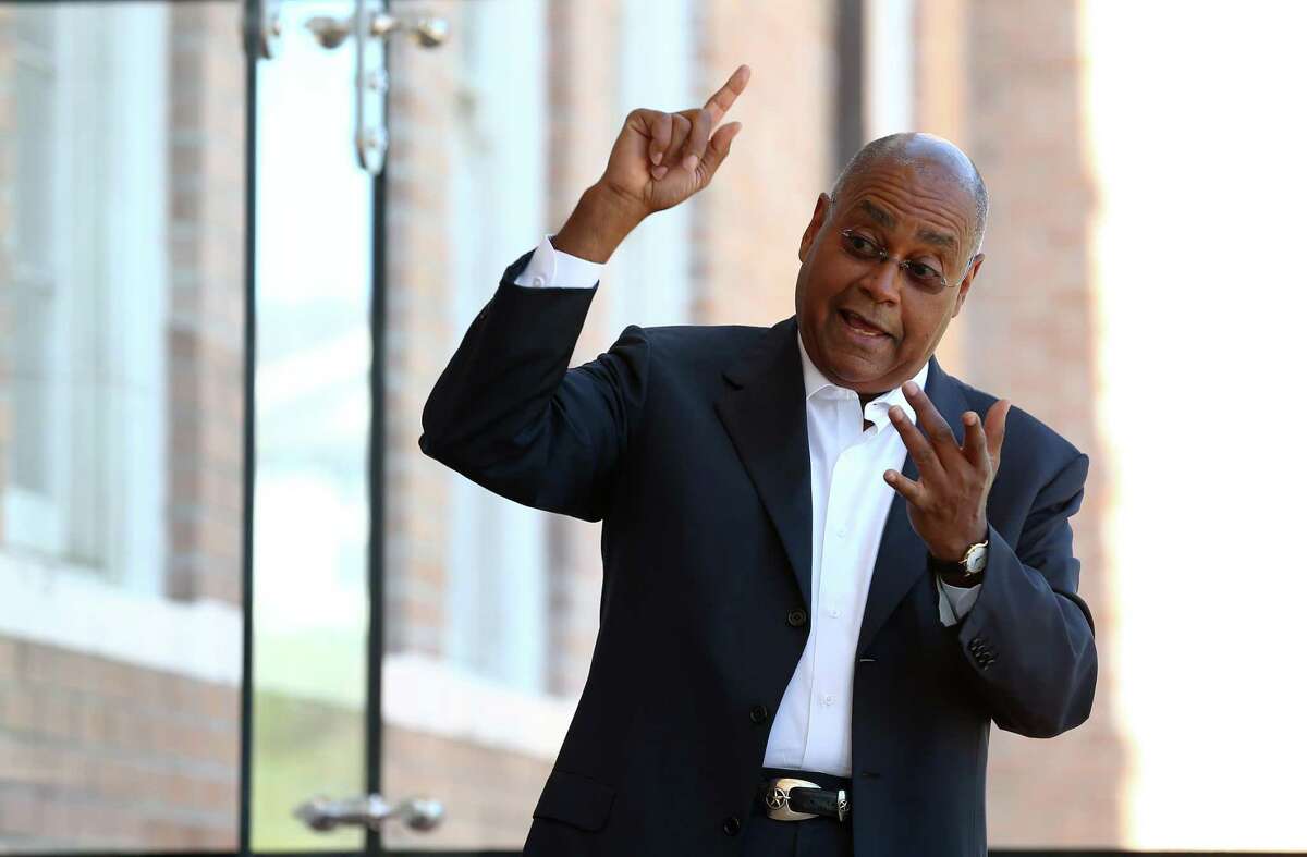 Flush with donor cash, Ellis uses stock market to pad campaign fortune