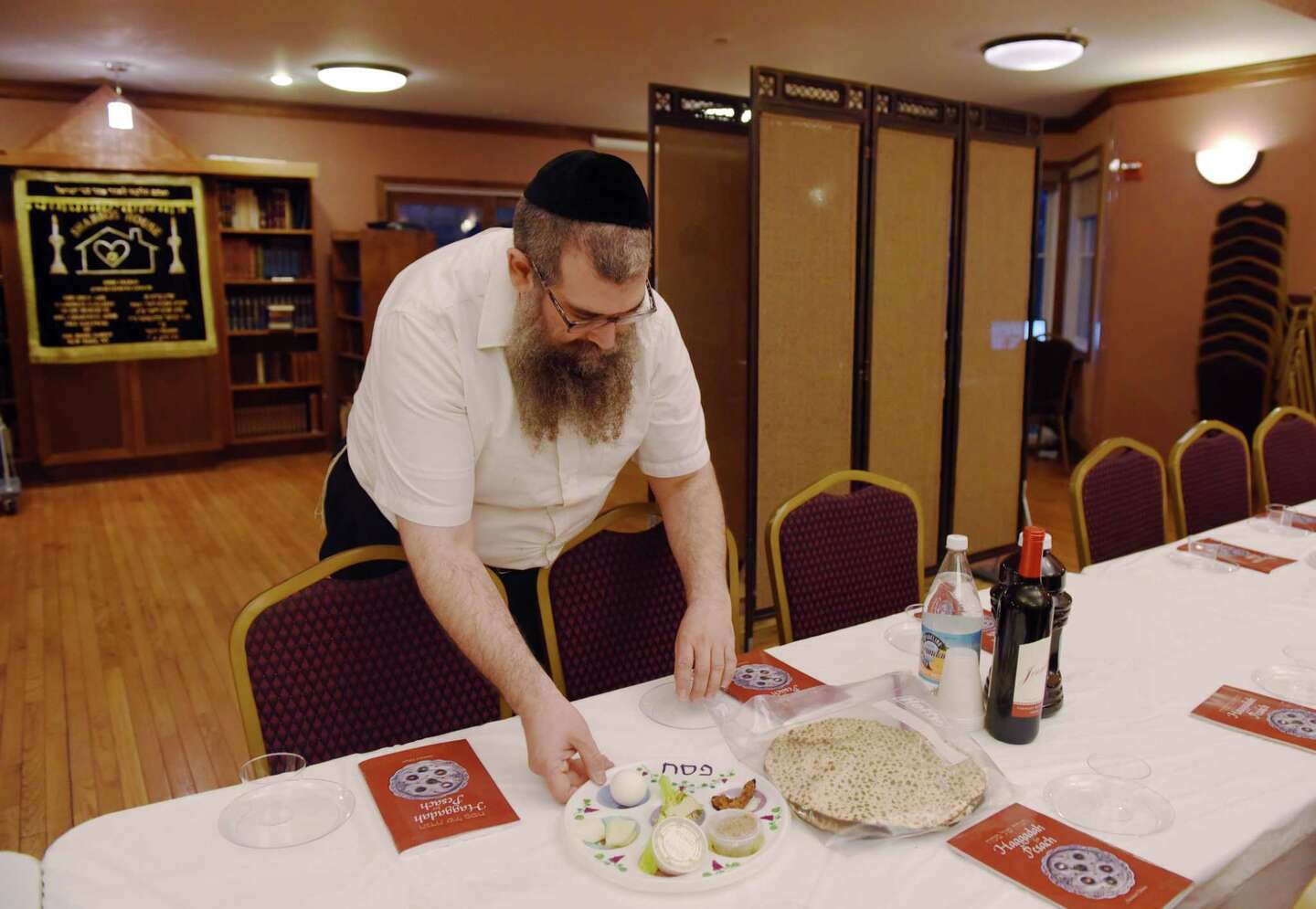 Rabbi's Seder inspires students
